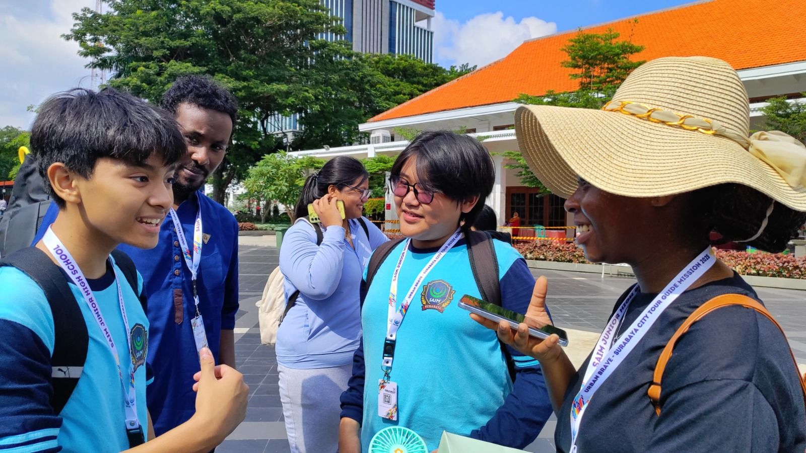 SMP SAIM: Siswa Jadi Tour Guide bagi Mahasiswa Asing - SAIM