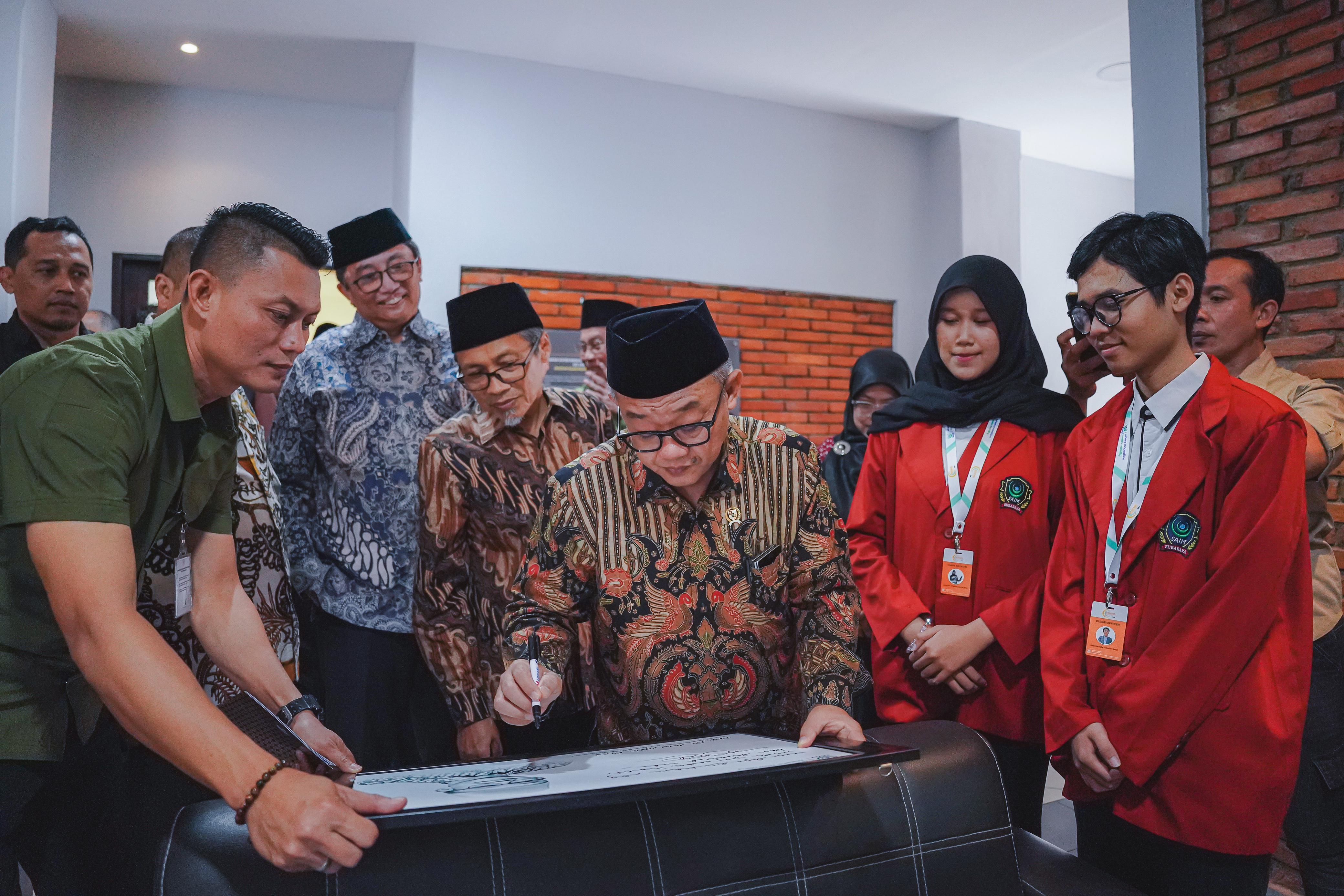 Siswa SMA SAIM Berperan Aktif dalam School Innovators Summit 2025 - SAIM