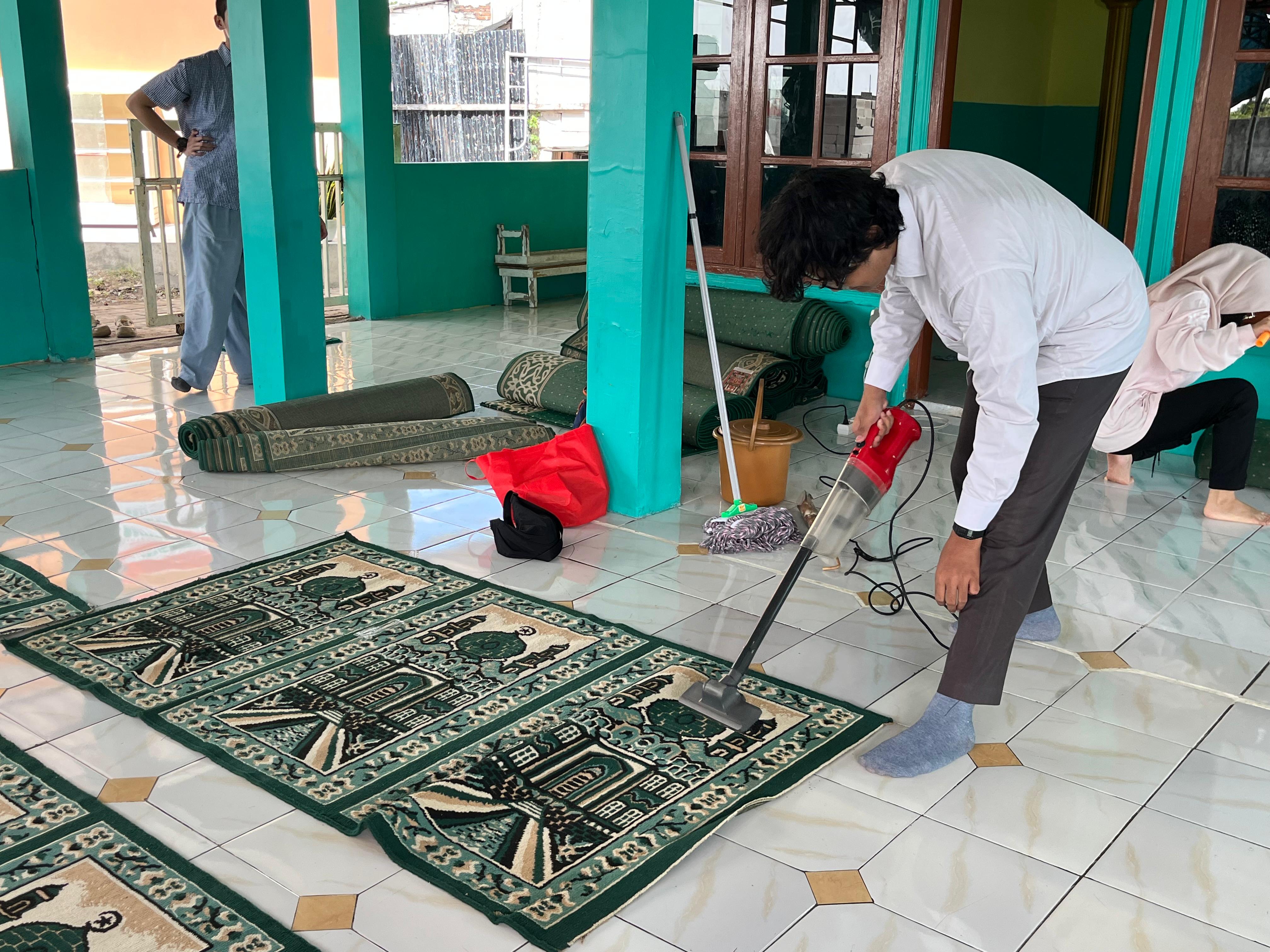 SMA SAIM: Eco Mushola, Aksi Siswa untuk Kebersihan dan Kepedulian ...